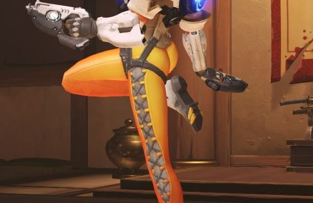 Overwatch patch brings new Tracer pose and Competitive Play Overwatch patch brings new Tracer pose and Competitive Play