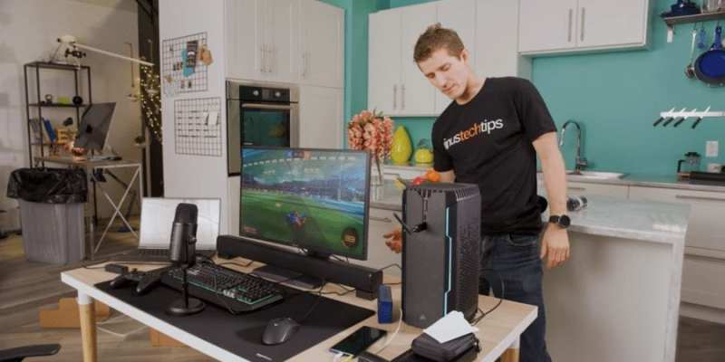 Watch This Guy Build A PC Gaming Station With Only AmazonBasics Product